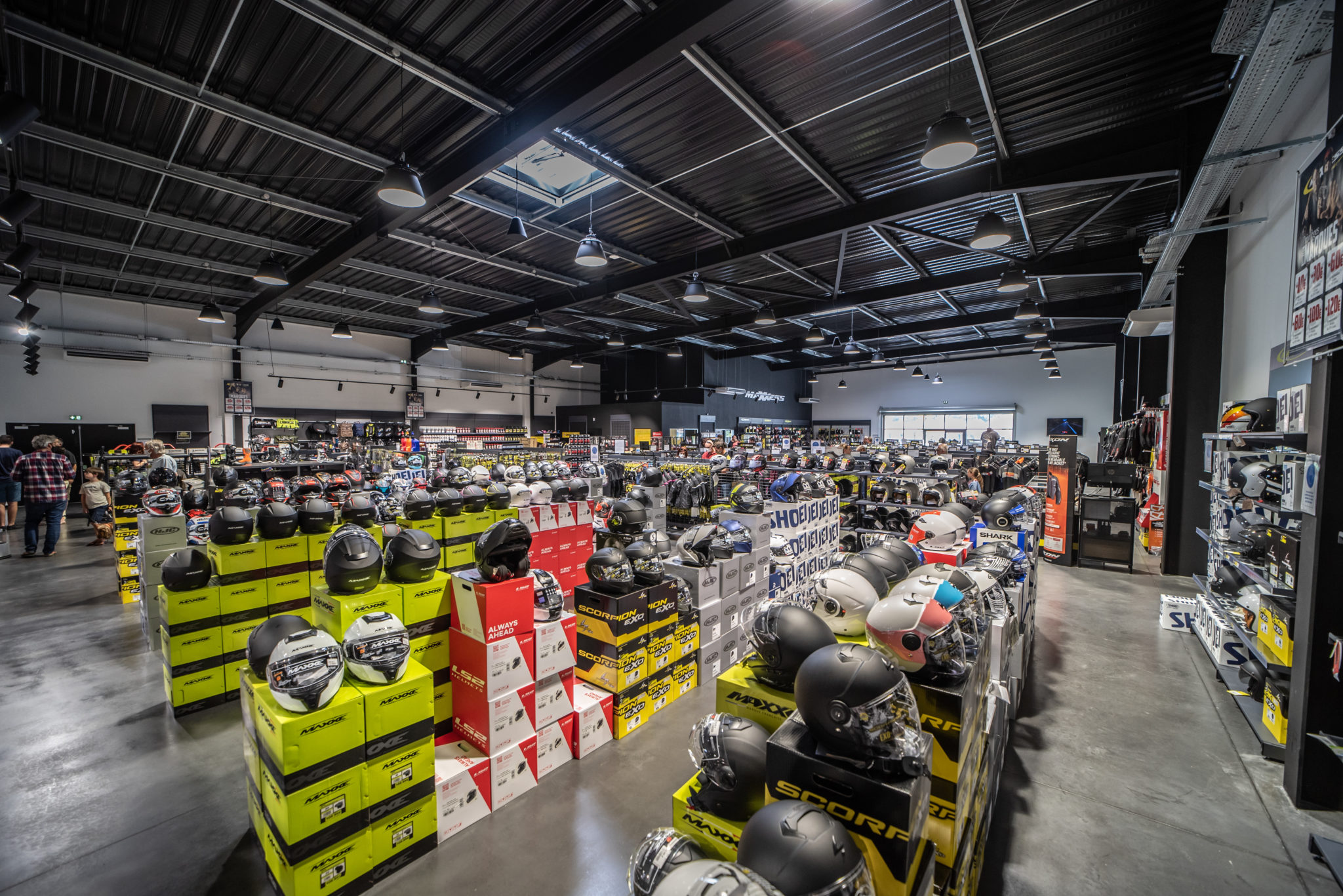 MAXXESS - Le géant de l’accessoire moto - INTEGRAL Motors